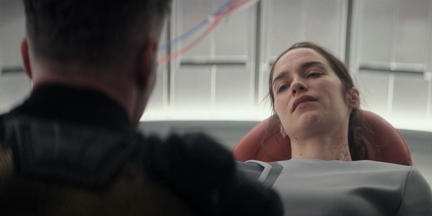 captain-batel-looks-up-at-pike-from-her-sickbay-bed – Musings of a ...